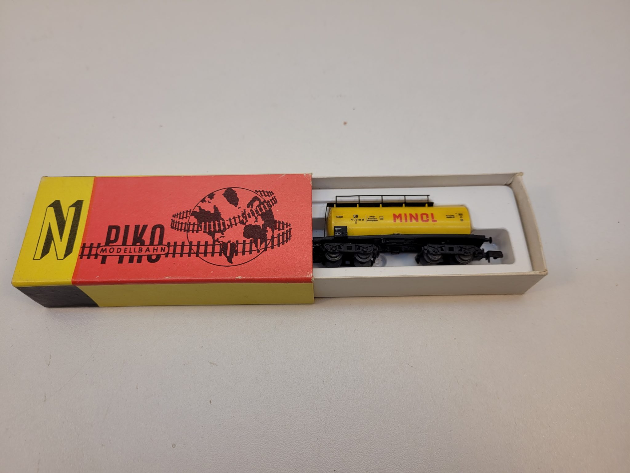 Piko N-Spur 4-achs. Kesselwagen DR "Minol" » Modellbahn Nütz