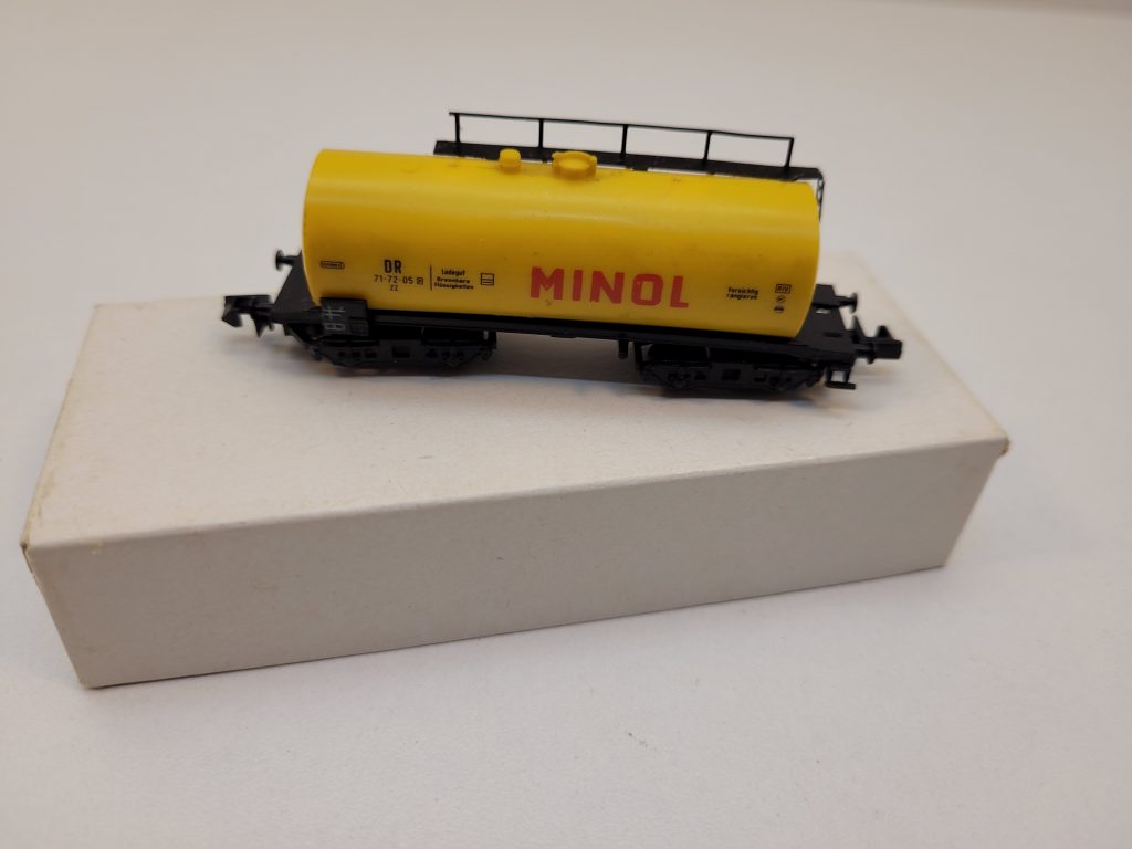 Piko N-Spur 4-achs. Kesselwagen DR "Minol" » Modellbahn Nütz