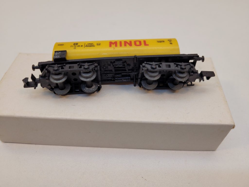 Piko N-Spur 4-achs. Kesselwagen DR "Minol" » Modellbahn Nütz