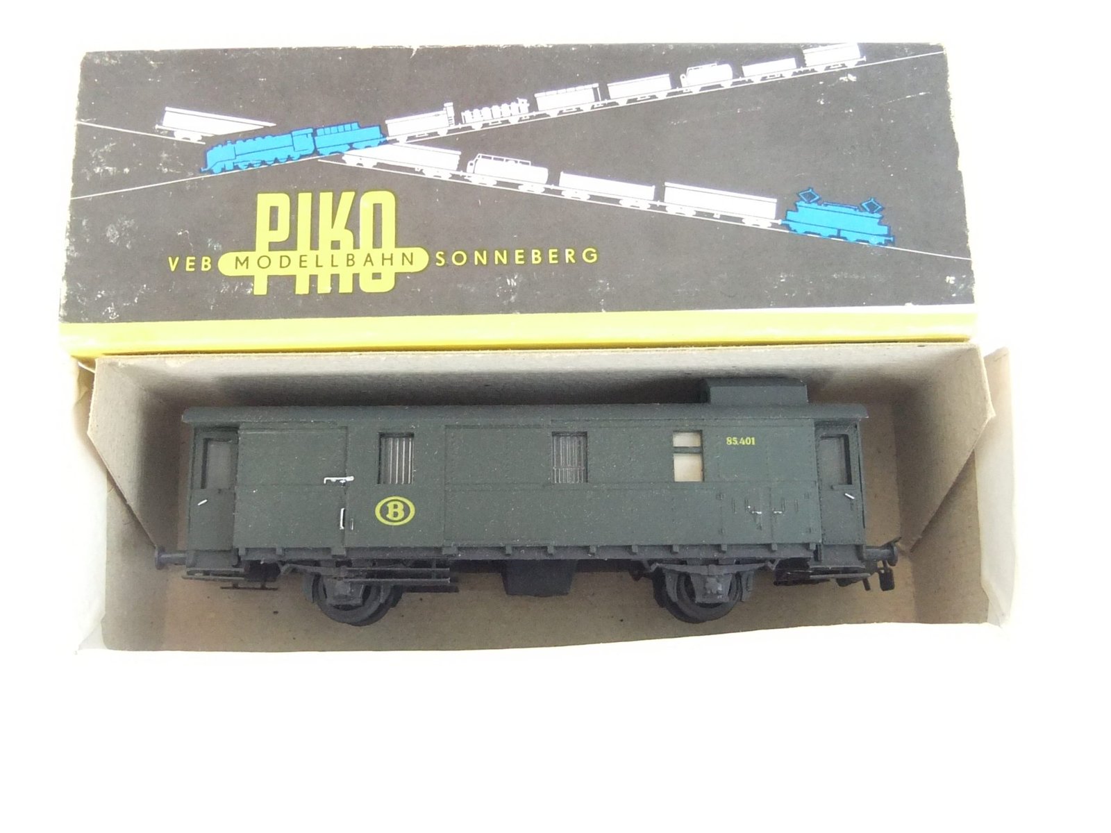 Piko/Prefo HO 2-achs. Packwagen Pwi32 belg. Staatsbahn Ep.III ...
