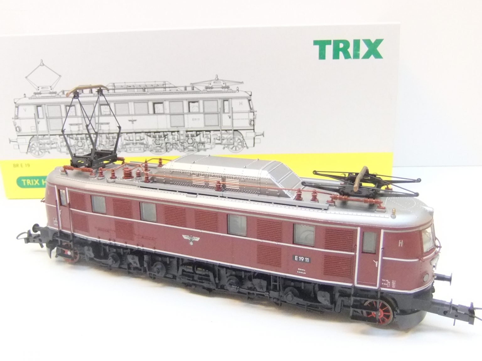 Trix 22708 HO E-Lok BR E19 11 DRG » Modellbahn Nütz