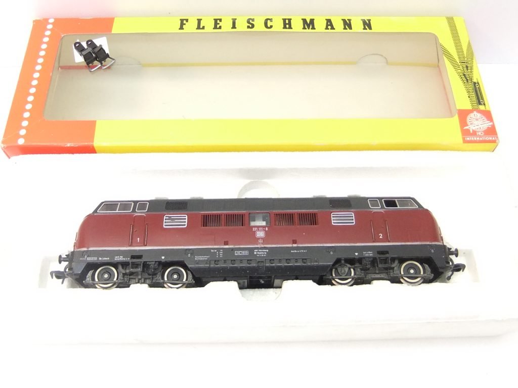 Fleischmann 4235 HO Di-Lok BR 221 111-8 DB Ep.IV » Modellbahn Nütz